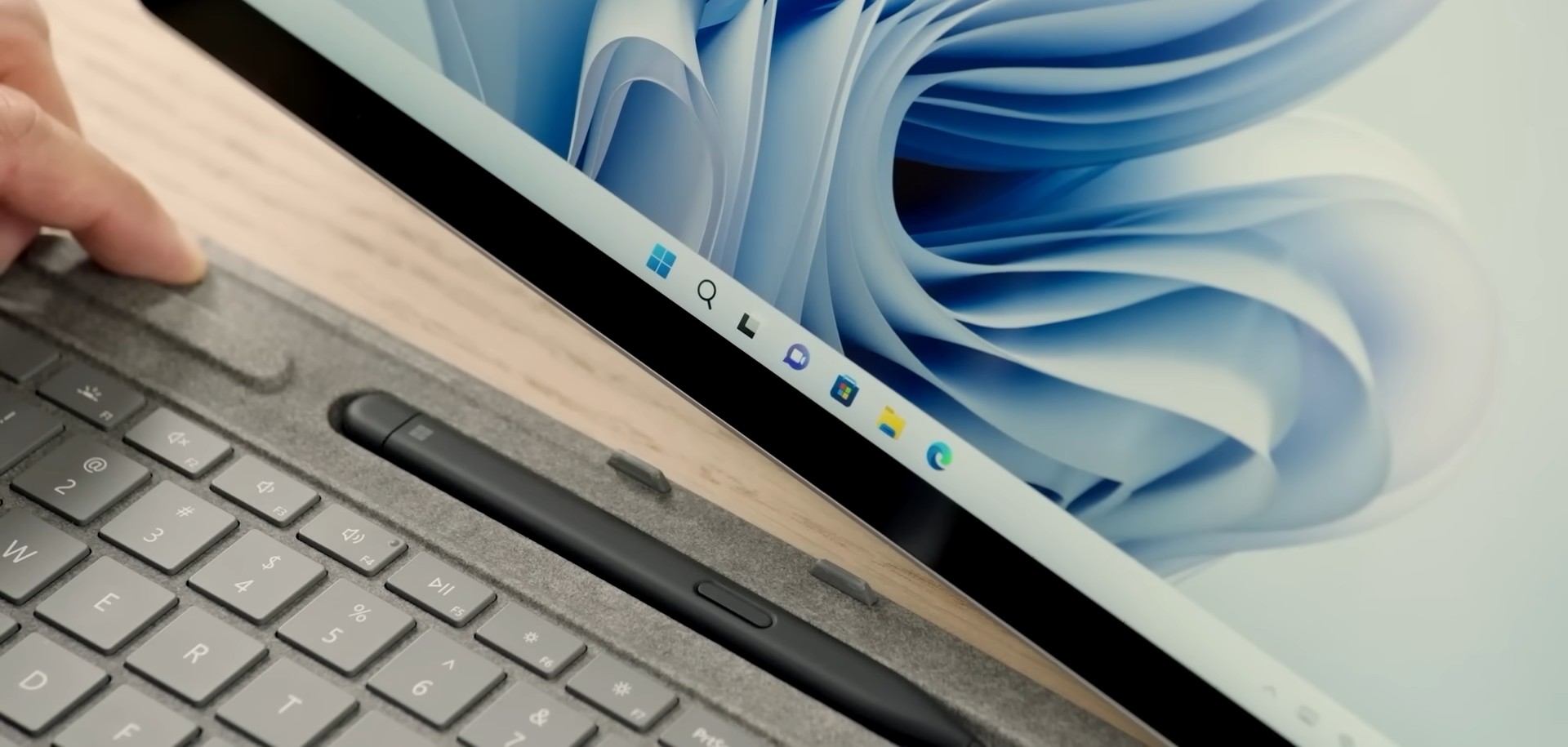 Microsoft porta la taskbar fluttuante di macOS su Windows 11? - Melablog